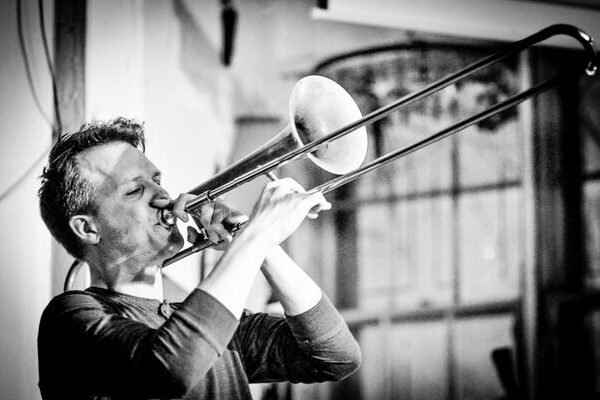 Taller Sonoro 2022, con el trompetista y compositor Scott Thomson ...